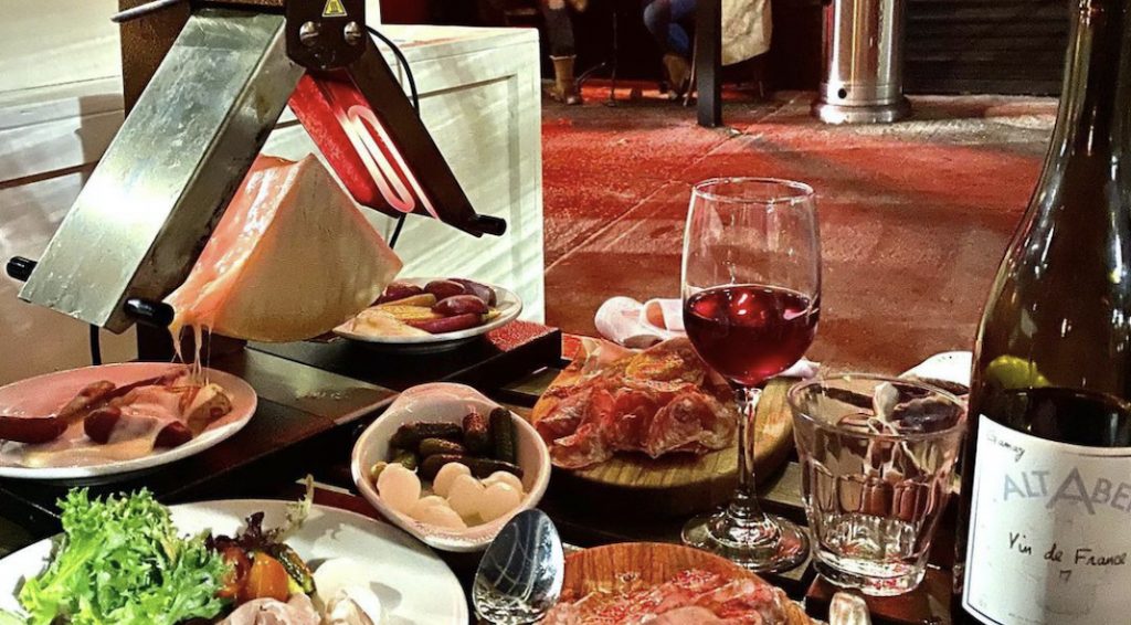 7 terrasses chauffées qui servent la raclette ou la fondue à New York ...