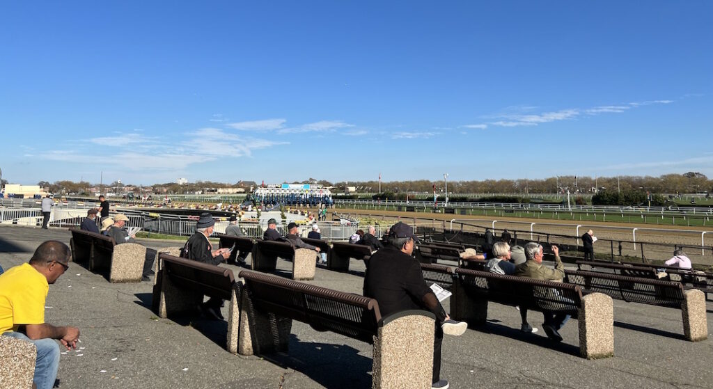 L'Aqueduct Racetrack, pour l'amour des chevaux et du jeu à New York ...